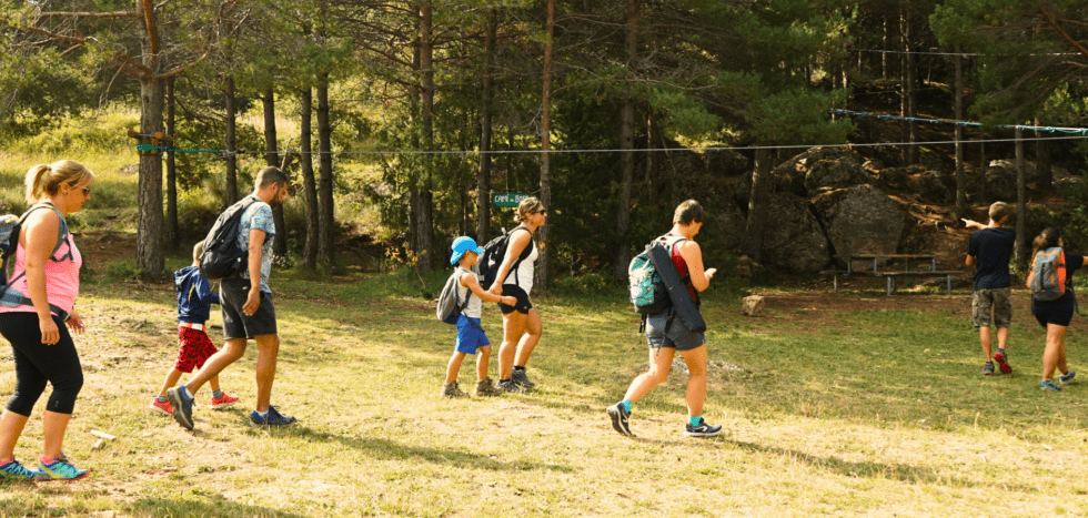 20 beneficios de practicar deporte al aire libre - Cases de colònies ...