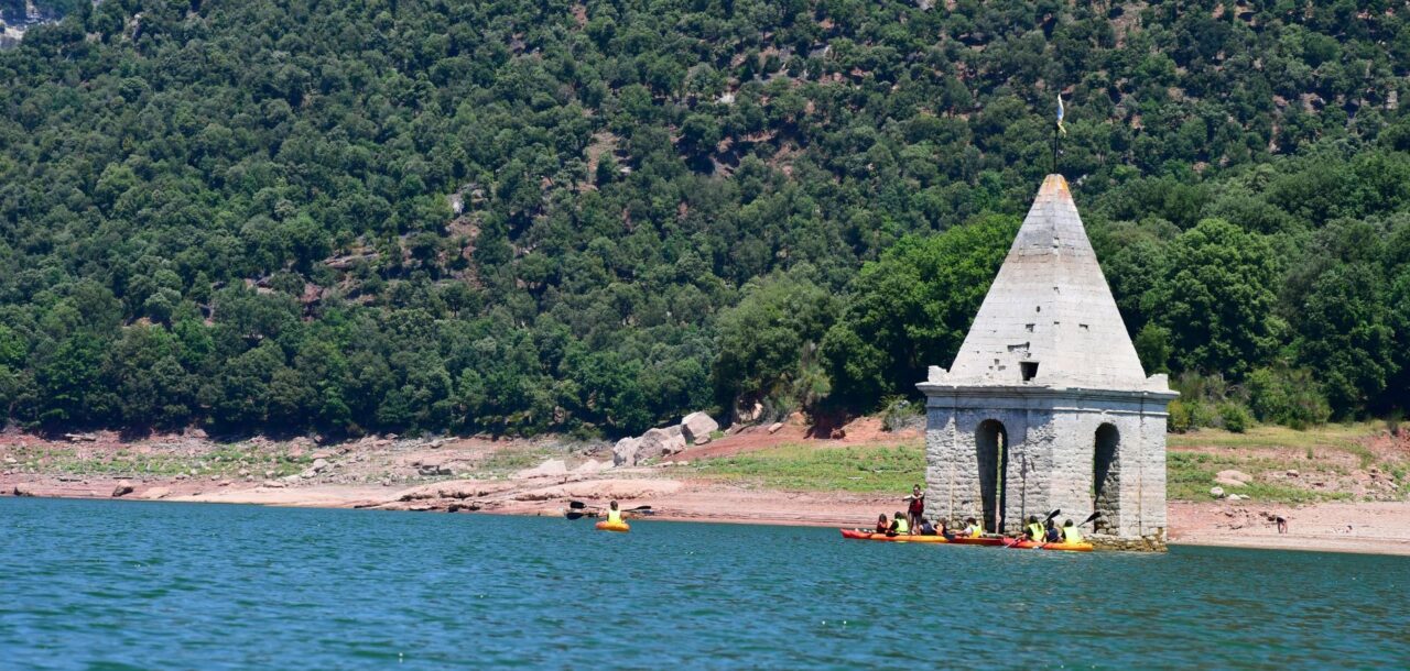 El Pantano de Sau: historia, actividades y cómo llegar - Cases de ...